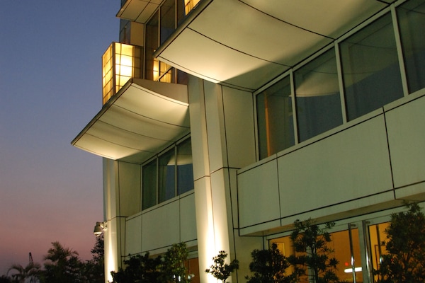 Fachada do alojamento (tarde/noite)