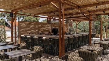 Bar junto à piscina