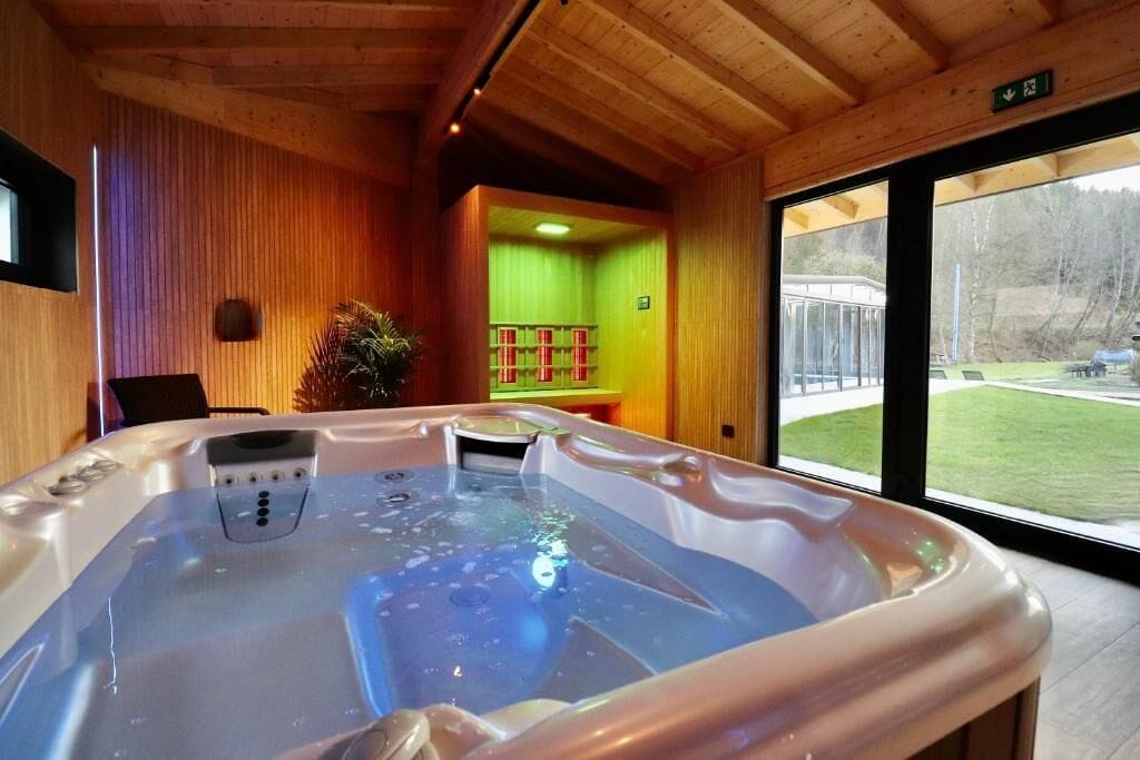 Banheira de hidromassagem interior