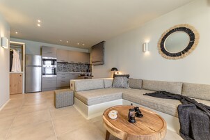 Vila, 1 quarto, piscina particular | Área de estar | TV de tela plana 32 polegadas com canais via satélite, TV de plasma