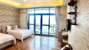 Quarto Quádruplo Standard, varanda | Roupa de alta qualidade, com decoração personalizada