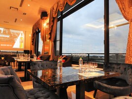 Área de estar no saguão