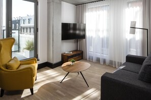 Suíte luxo | Sala de estar | TV LCD 49 polegadas com canais a cabo, TV, filmes recentes