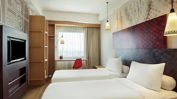 Quarto Superior, 2 camas individuais | Cofre no quarto, secretária, Wi-fi grátis, roupa de cama fornecida