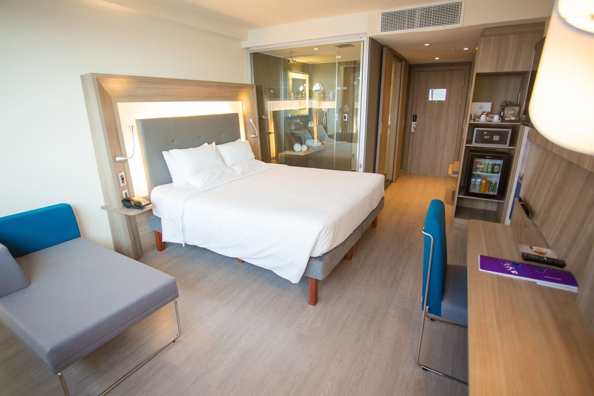 Apartamento superior, 1 cama de casal e sofá-cama | Frigobar, cofres nos quartos, escrivaninha, Wi-Fi de cortesia