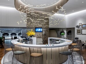 2 bares/lounges, este bar no lobby do hotel 