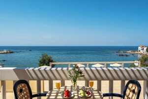 Superior Double Room with Pool and Partial Sea View | Vista da sacada