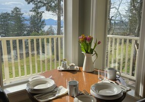 Pequeno-almoço completo diário incluído 