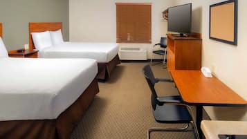 Escrivaninha, cortinas blackout, ferros/tábuas de passar roupa