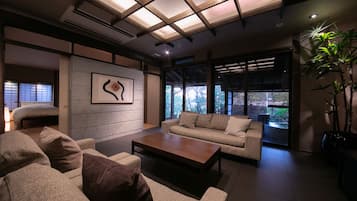 Quarto tradicional, para não fumantes (Sakura, Japanese Western, w/HotSpring) | Cofres nos quartos, individualmente decorados