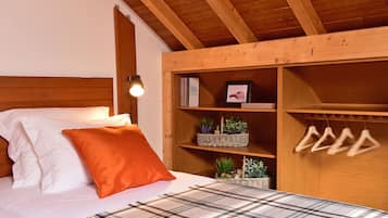 Quarto quádruplo família, 2 quartos | Roupas de cama premium, escrivaninha, espaço de trabalho para notebook