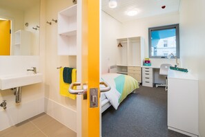 Apartamento Clássico, 4 quartos | Secretária, ferro/tábua de engomar, Wi-fi 