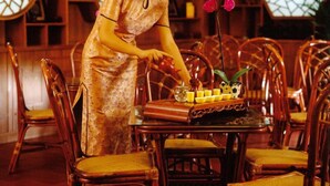 2 restaurantes: opção de almoço e jantar
