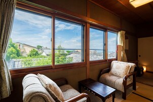 Quarto triplo tradicional, para não fumantes, banheiro compartilhado (KURUMI) | Cofres nos quartos, Wi-Fi de cortesia, roupa de cama