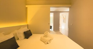 Apartamento Superior, vista para o jardim | Secretária, cortinas/cortinados opacos, quartos insonorizados 