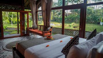 Suíte luxo, cozinha, vista para a piscina | Frigobar, cofres nos quartos, individualmente decorados