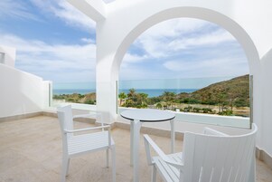 Cofres nos quartos, escrivaninha, Wi-Fi de cortesia, roupa de cama