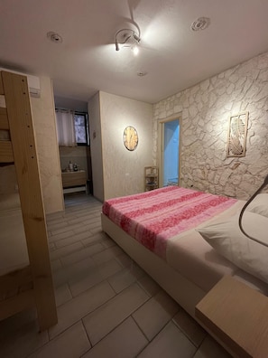 Apartamento | 1 quarto, minibar, cofre no quarto, ferro/tábua de engomar 