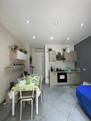 Apartamento | Sala de estar | TV de ecrã plano, leitor de DVD 
