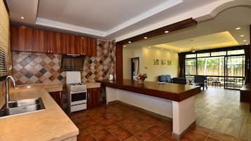 Apartamento, 2 quartos | 1 quarto, cofre no quarto, cortinas/cortinados opacos