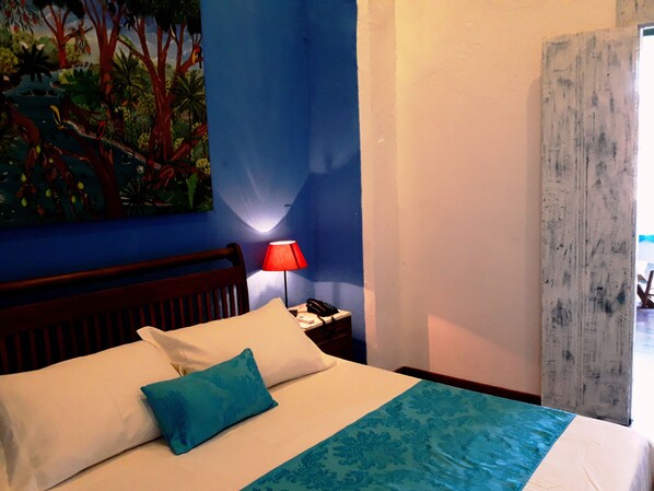 Frigobar, cofres nos quartos, individualmente decorados, escrivaninha
