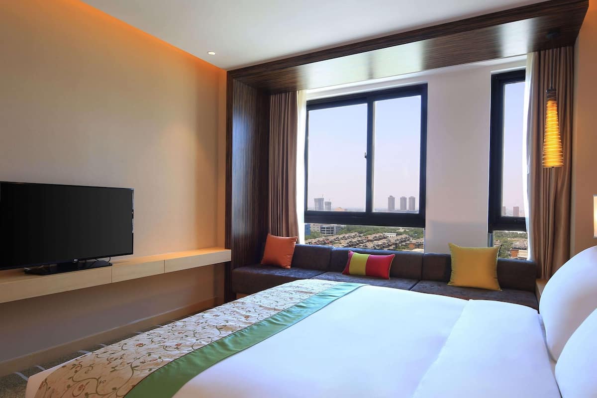 Minibar, cofre com capacidade para portátil, cortinas/cortinados opacos 