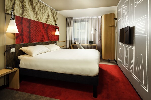 Quarto, 1 cama de casal (SweetRroom by Ibis) | Roupa hipoalergénica, secretária, cortinas/cortinados opacos 