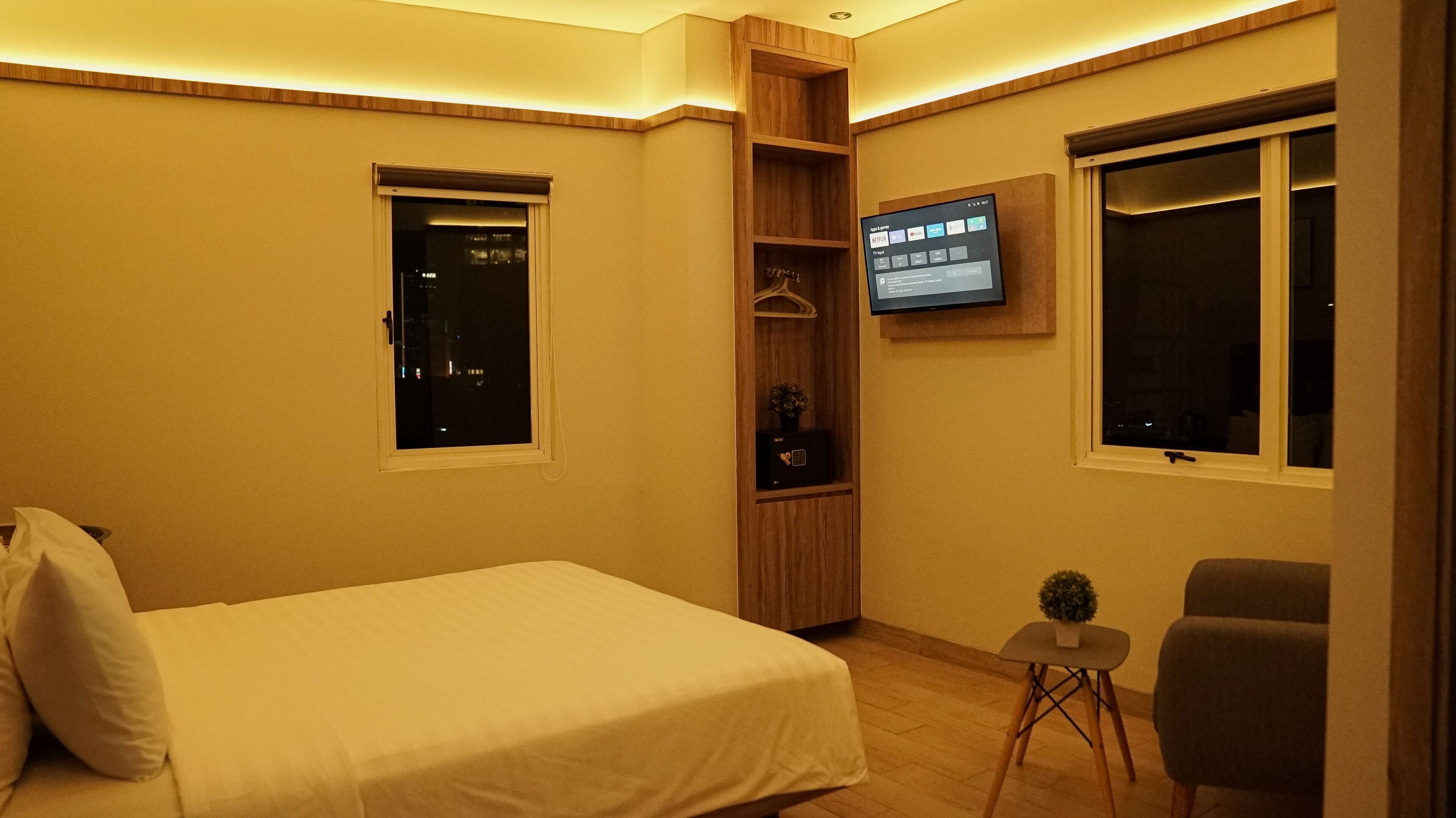 Escrivaninha, ferros/tábuas de passar roupa, Wi-Fi de cortesia