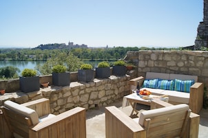 Suíte superior, 2 quartos, terraço, vista para a cidade | Terraço/pátio
