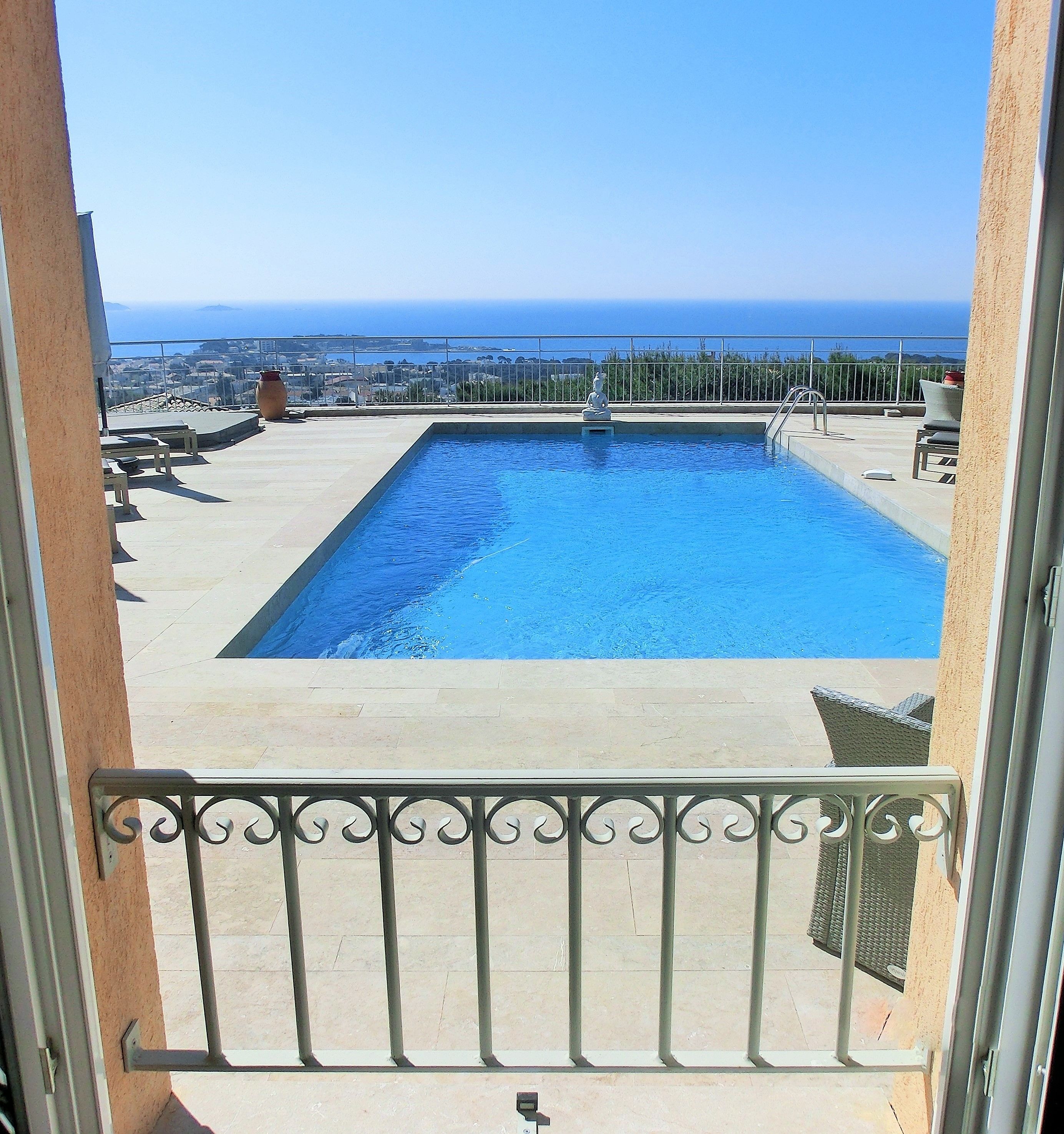 Quarto Duplo Superior, vista para o mar, junto à piscina | Vista para a praia ou o mar