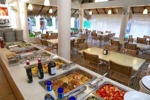 Café da manhã feito na hora mediante uma taxa