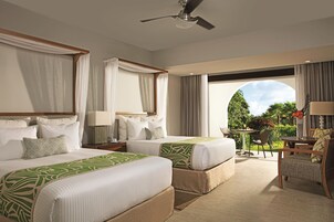 Minibar grátis, cofre no quarto, Wi-fi grátis, roupa de cama fornecida