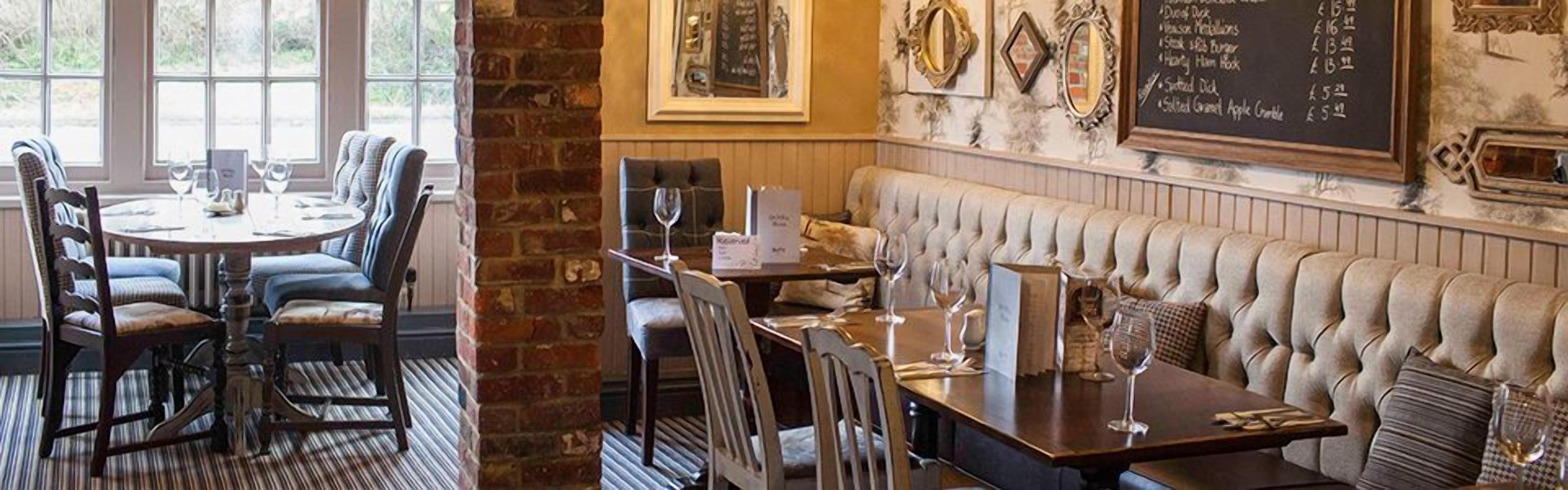 Café da manhã completo todos os dias (GBP 10.50 por pessoa) 