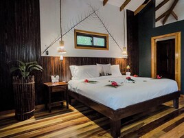 Casa na Árvore Deluxe, vista para o jardim, junto ao jardim | Roupa de alta qualidade, camas de colchão pillowtop, minibar 