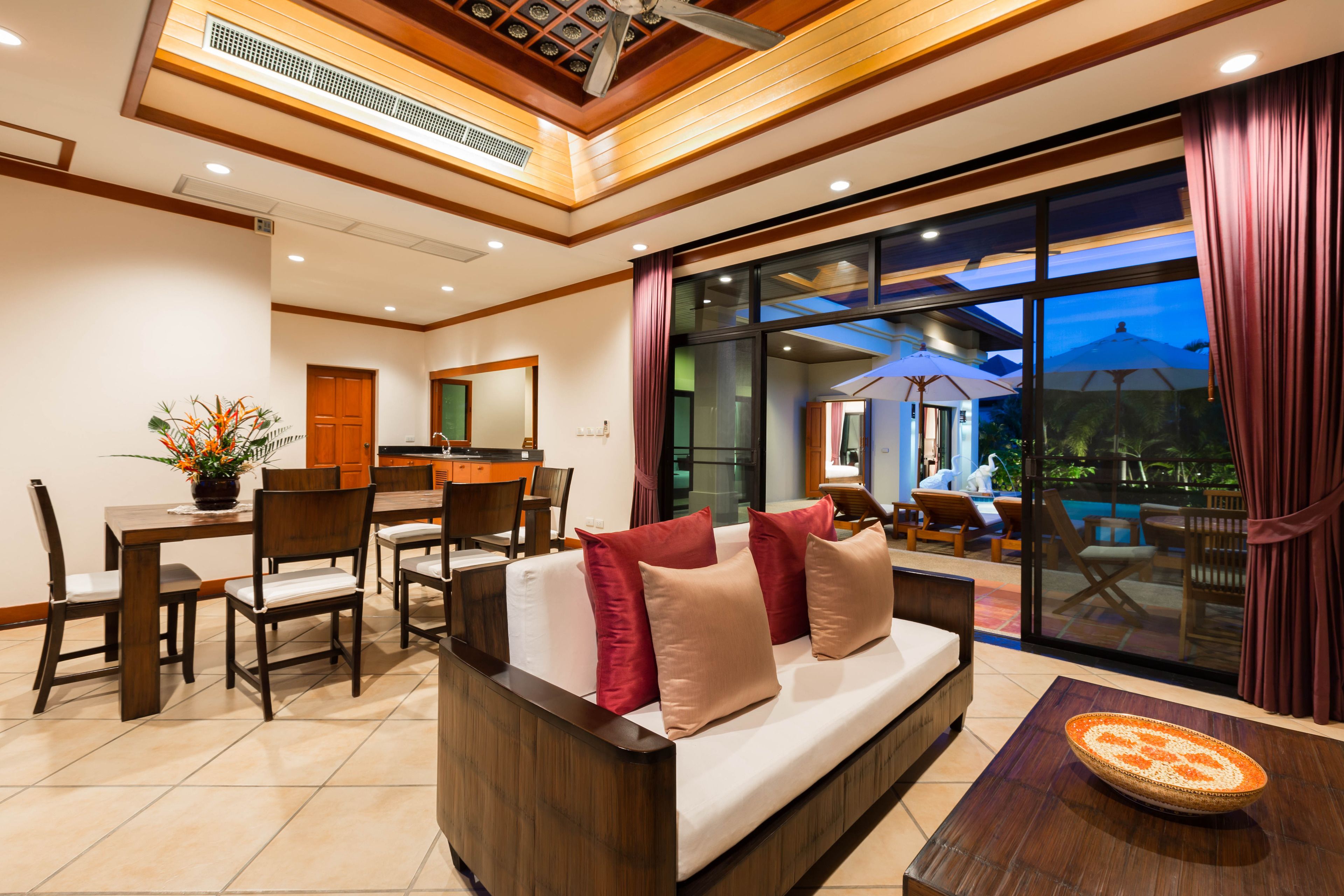 2 Bedroom Pool Villa | Sala | TV de ecrã plano 