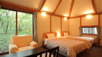 Quarto triplo conforto, para não fumantes | Cofres nos quartos, escrivaninha, cortinas blackout, roupa de cama