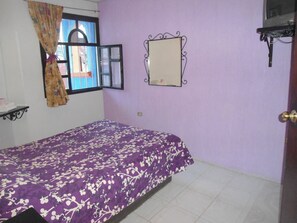 Quarto Duplo, 1 cama de casal | Secretária, Wi-fi grátis 