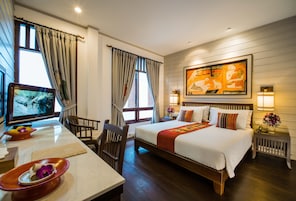 Quarto superior | Frigobar (abastecido com itens grátis), cofres nos quartos, escrivaninha