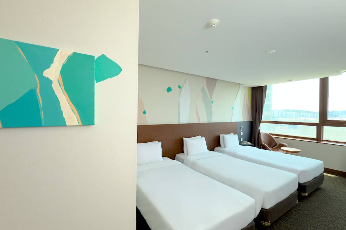 DIVE IN EUNBI LEE ART STAY 2 / TRIPLE | Cofre no quarto, cortinas/cortinados opacos, quartos insonorizados