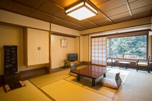 Quarto tradicional, vista para o vale (Japanese Style, 10 Tatami mats) | Escrivaninha, Wi-Fi de cortesia, roupa de cama