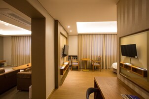 Suite (A) | Sala de estar | TV de ecrã plano, piso aquecido 