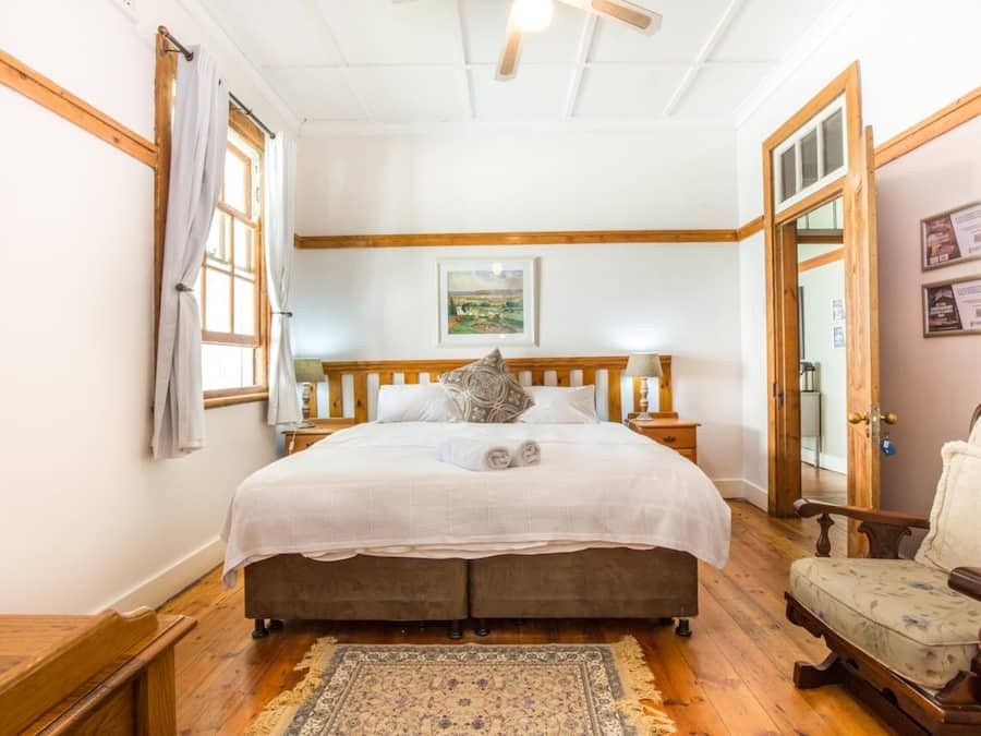 Roupas de cama premium, edredons de pluma, cofres nos quartos