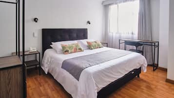 Quarto Standard, 1 cama de casal | Roupa hipoalergénica, secretária, Wi-fi grátis, roupa de cama fornecida