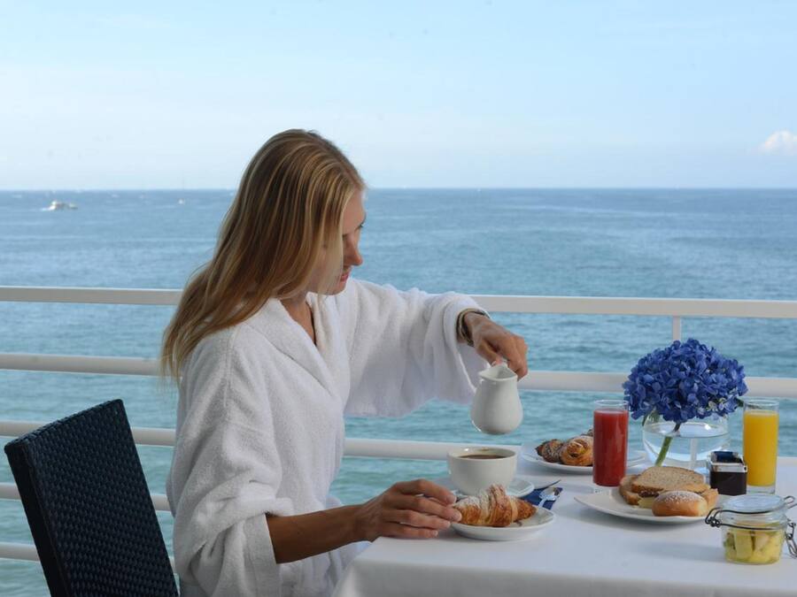 Pequeno-almoço tipo buffet diário (20 EUR por pessoa)