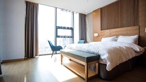 Escrivaninha, Wi-Fi de cortesia, roupa de cama