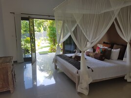 Frigobar, cofres nos quartos, Wi-Fi de cortesia, roupa de cama