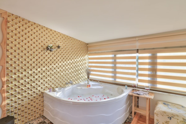 Quarto Duplo Deluxe, banheira de hidromassagem | Banheira de hidromassagem