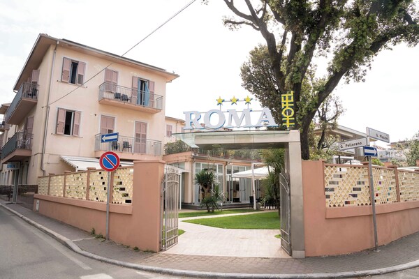 Hotel Roma - Massa