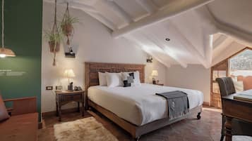 Quarto (Xapiri Ground Art Suite) | Roupas de cama premium, edredons de pluma, cofres nos quartos