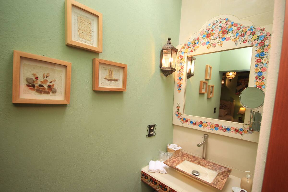 Twin Room | Casa de banho | Artigos de higiene pessoal grátis, um secador de cabelo 